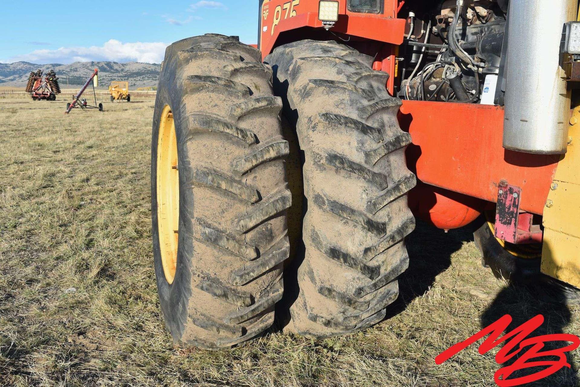 Tractor Zoom - 1982 Versatile 875