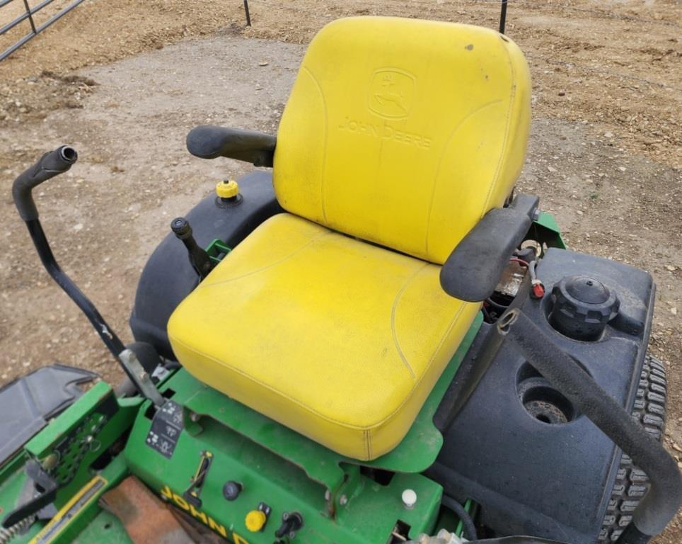 Tractor Zoom - 2004 John Deere 727A