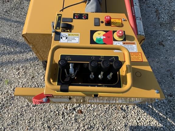 Tractor Zoom - 2022 Rayco RG37