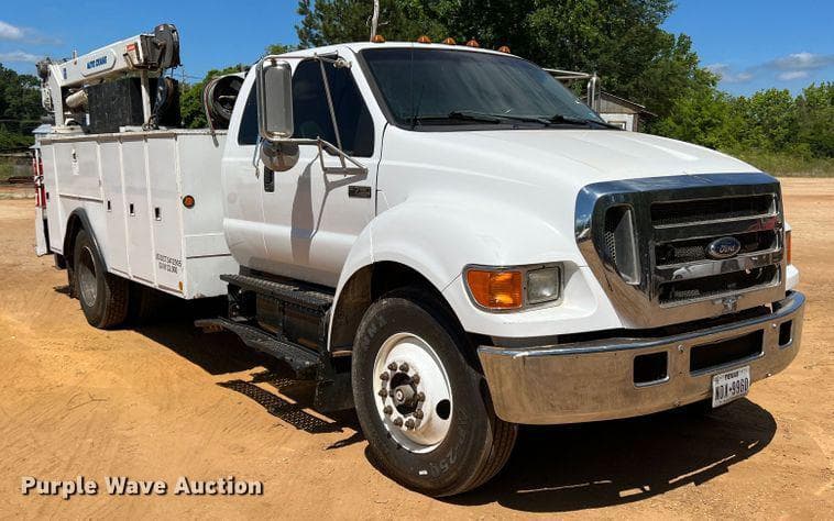 Tractor Zoom - 2006 Ford F-750