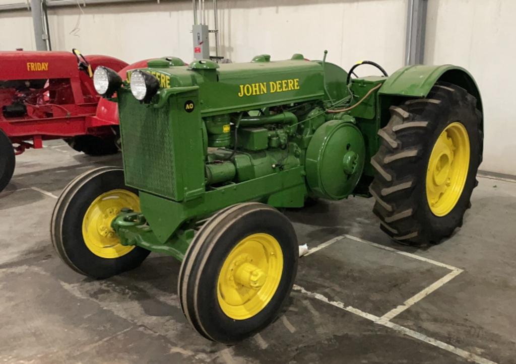 Tractor Zoom - 1947 John Deere AO