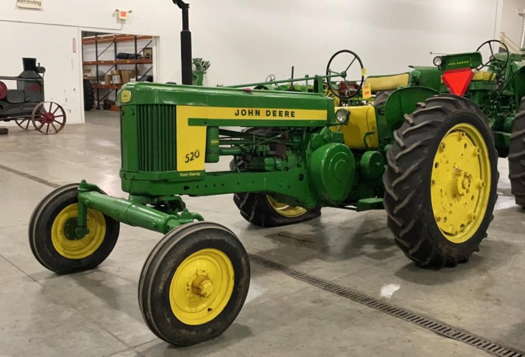 Tractor Zoom - 1957 John Deere 520