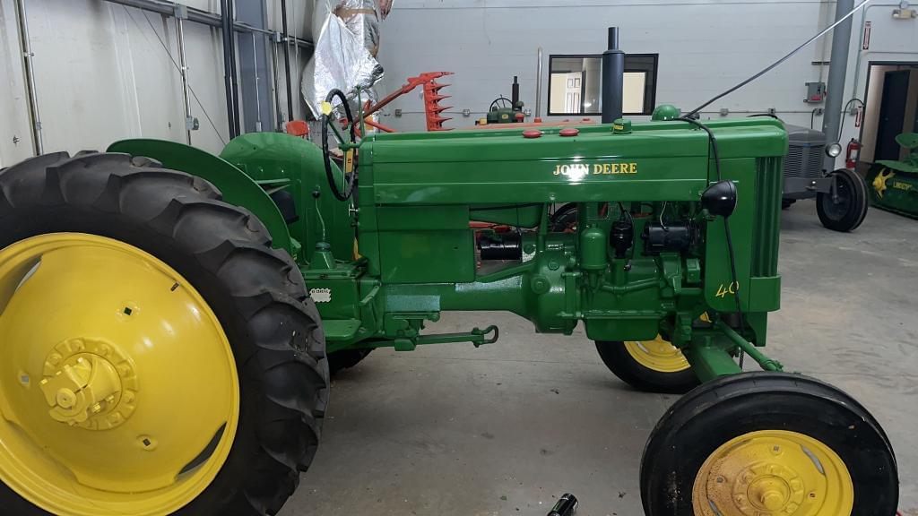 Tractor Zoom - 1953 John Deere 40