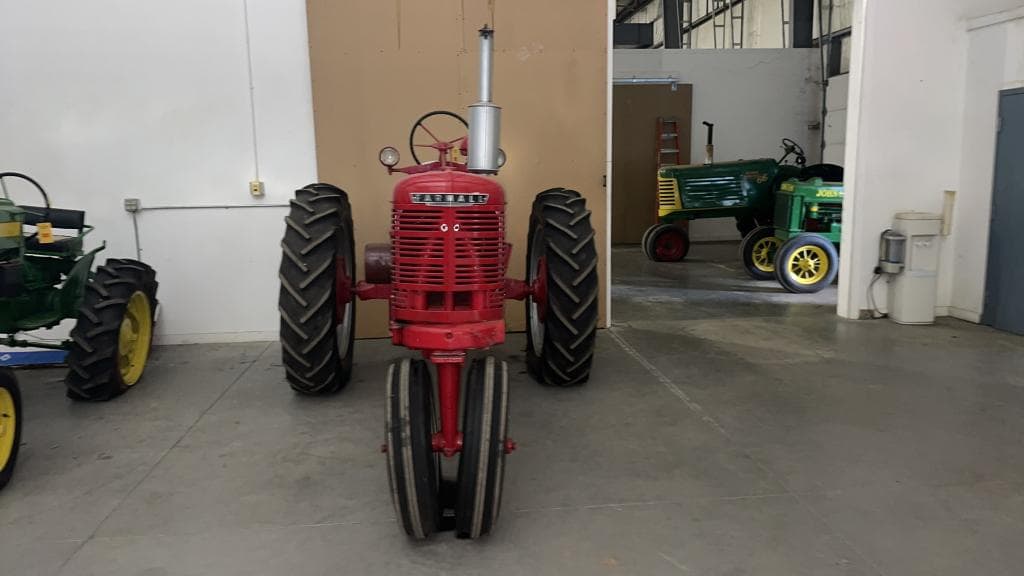 Tractor Zoom - 1944 Farmall H