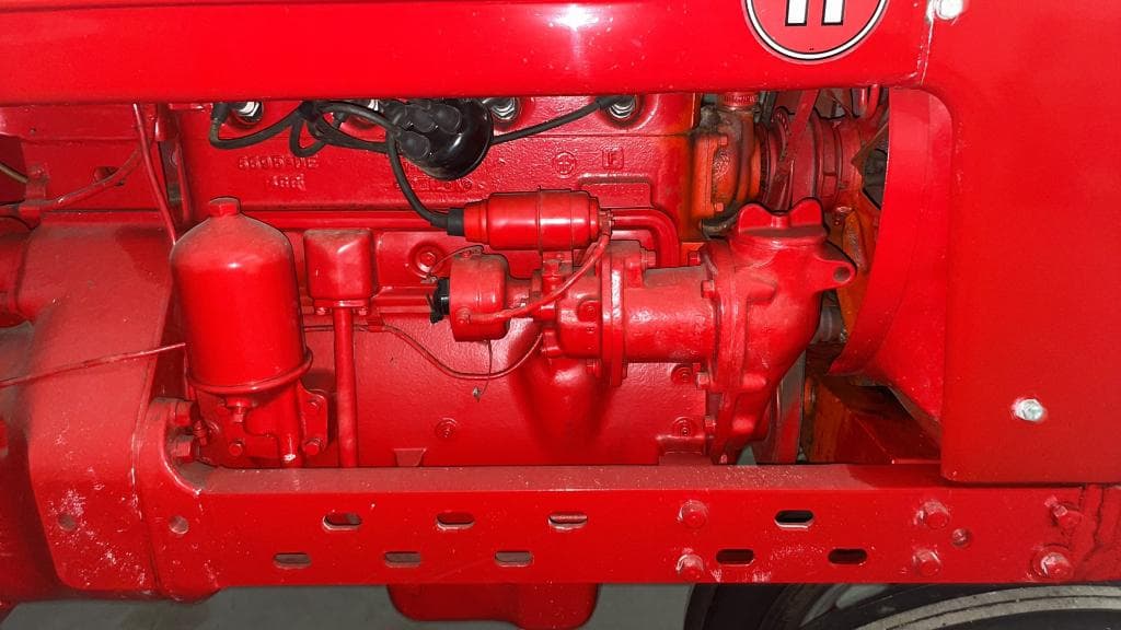 Tractor Zoom - 1944 Farmall H