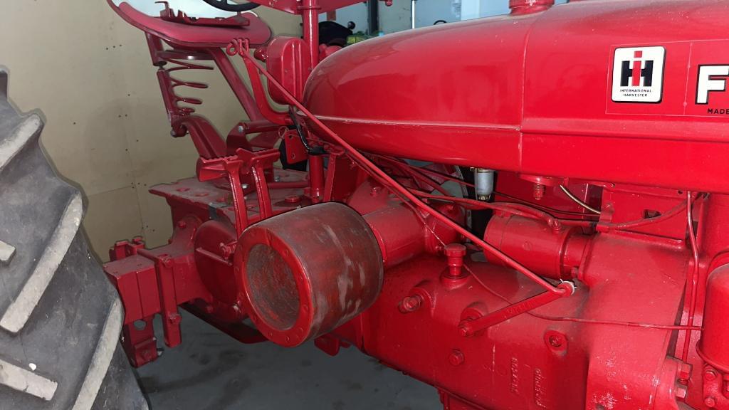 Tractor Zoom - 1944 Farmall H