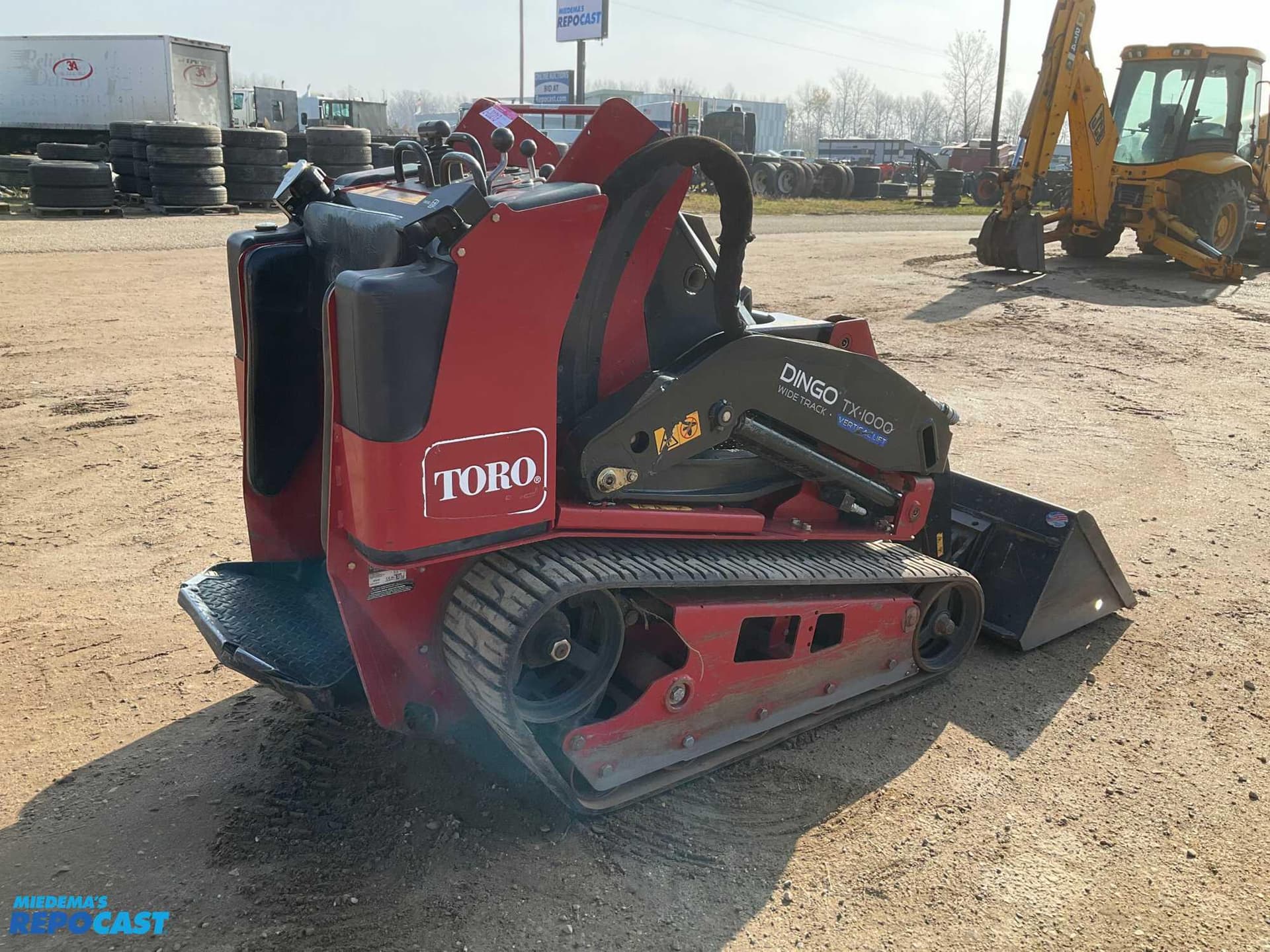 Tractor Zoom - 2018 Toro Dingo TX1000
