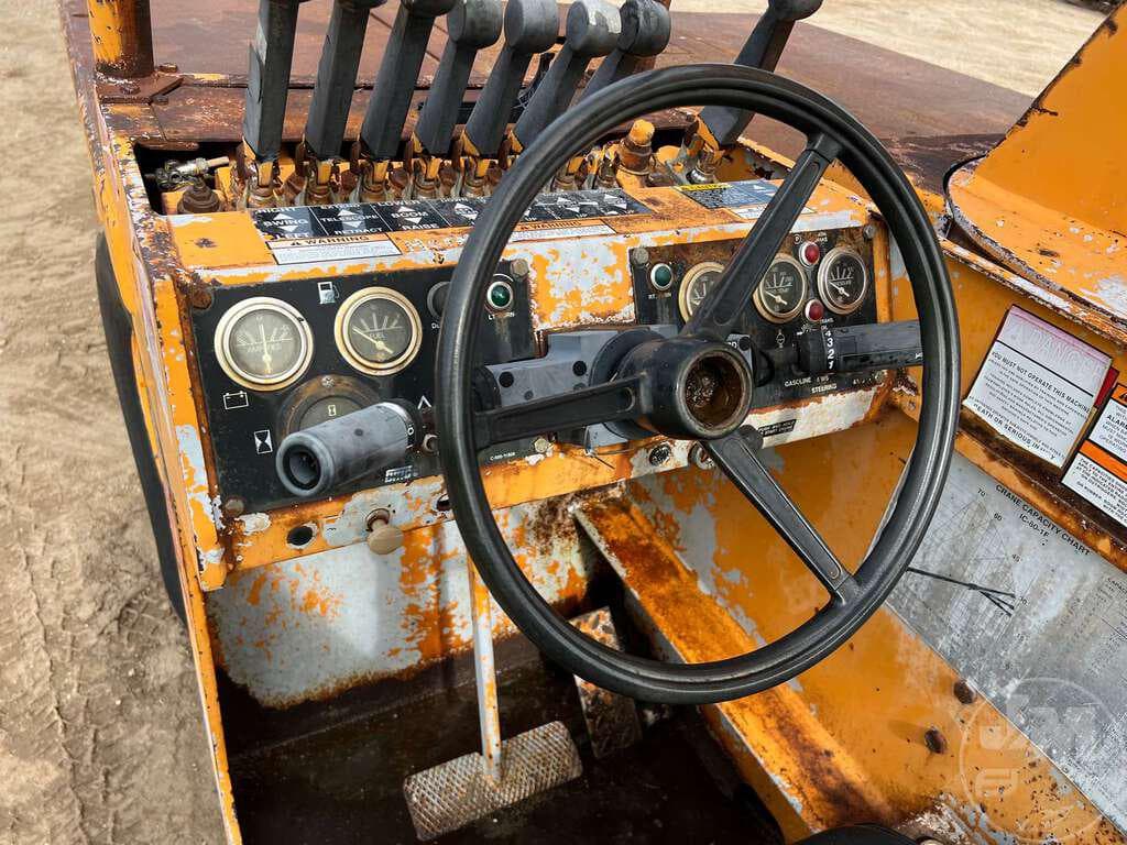 Tractor Zoom - Broderson IC-80-1F