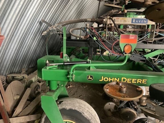 Tractor Zoom - 2009 John Deere 2510H