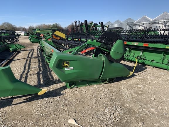 Tractor Zoom - 2022 John Deere RD35F