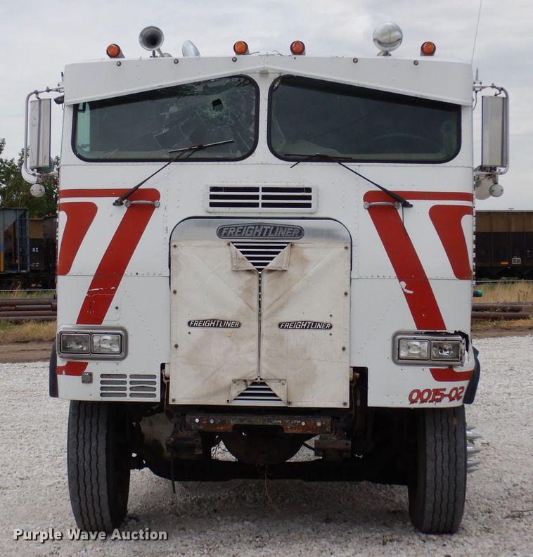 Tractor Zoom - 1985 Freightliner FLT 8664T