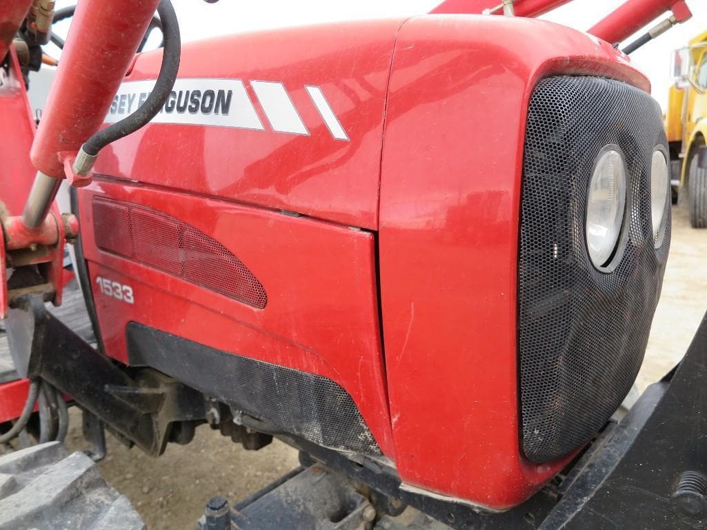 Tractor Zoom - Massey Ferguson 1533