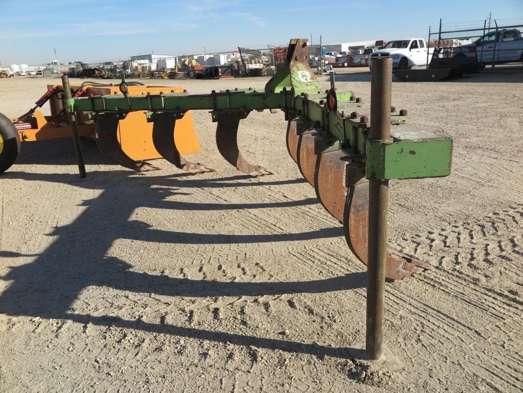 Tractor Zoom - John Deere V-Ripper