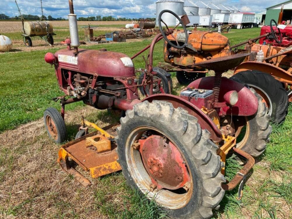 Tractor Zoom - 1950 Farmall Cub