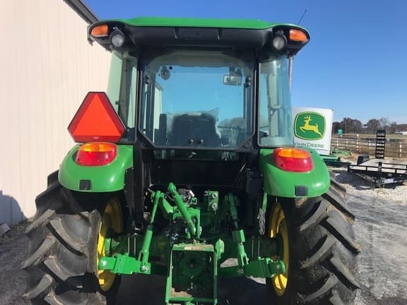 Tractor Zoom - 2021 John Deere 5065E