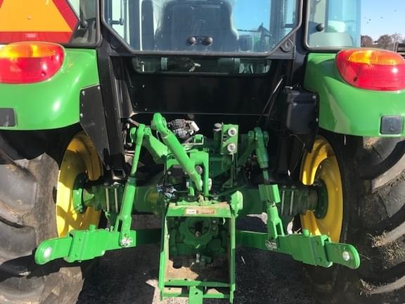 Tractor Zoom - 2021 John Deere 5065E