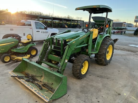 Tractor Zoom - 2001 John Deere 4700