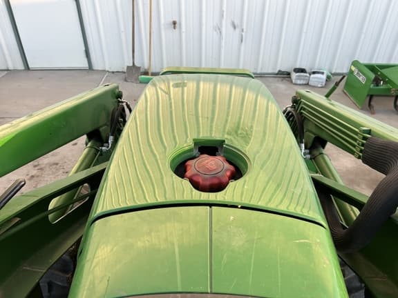 Tractor Zoom - 2001 John Deere 4700