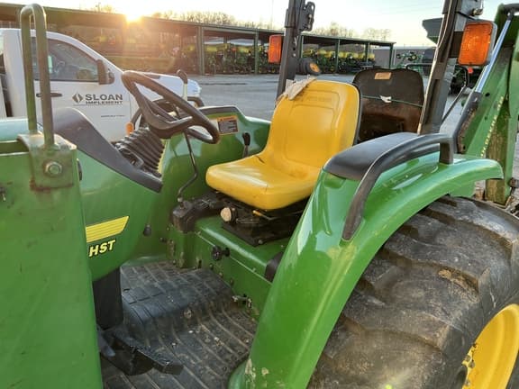 Tractor Zoom - 2001 John Deere 4700