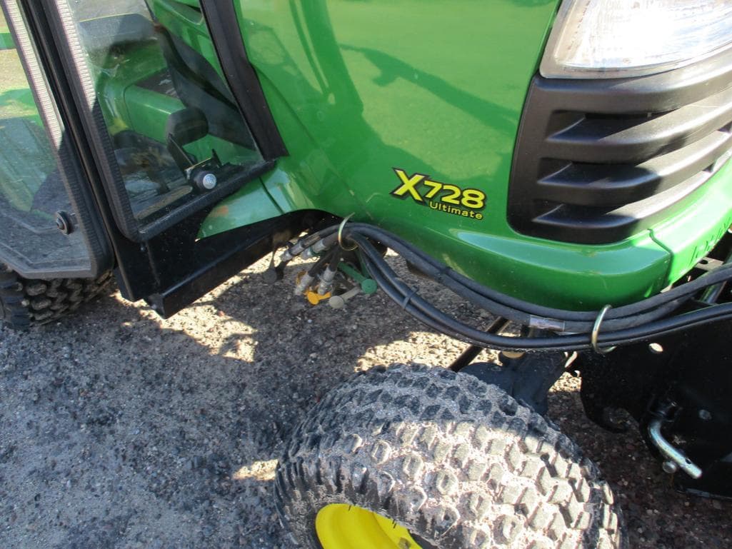 Tractor Zoom - John Deere X728