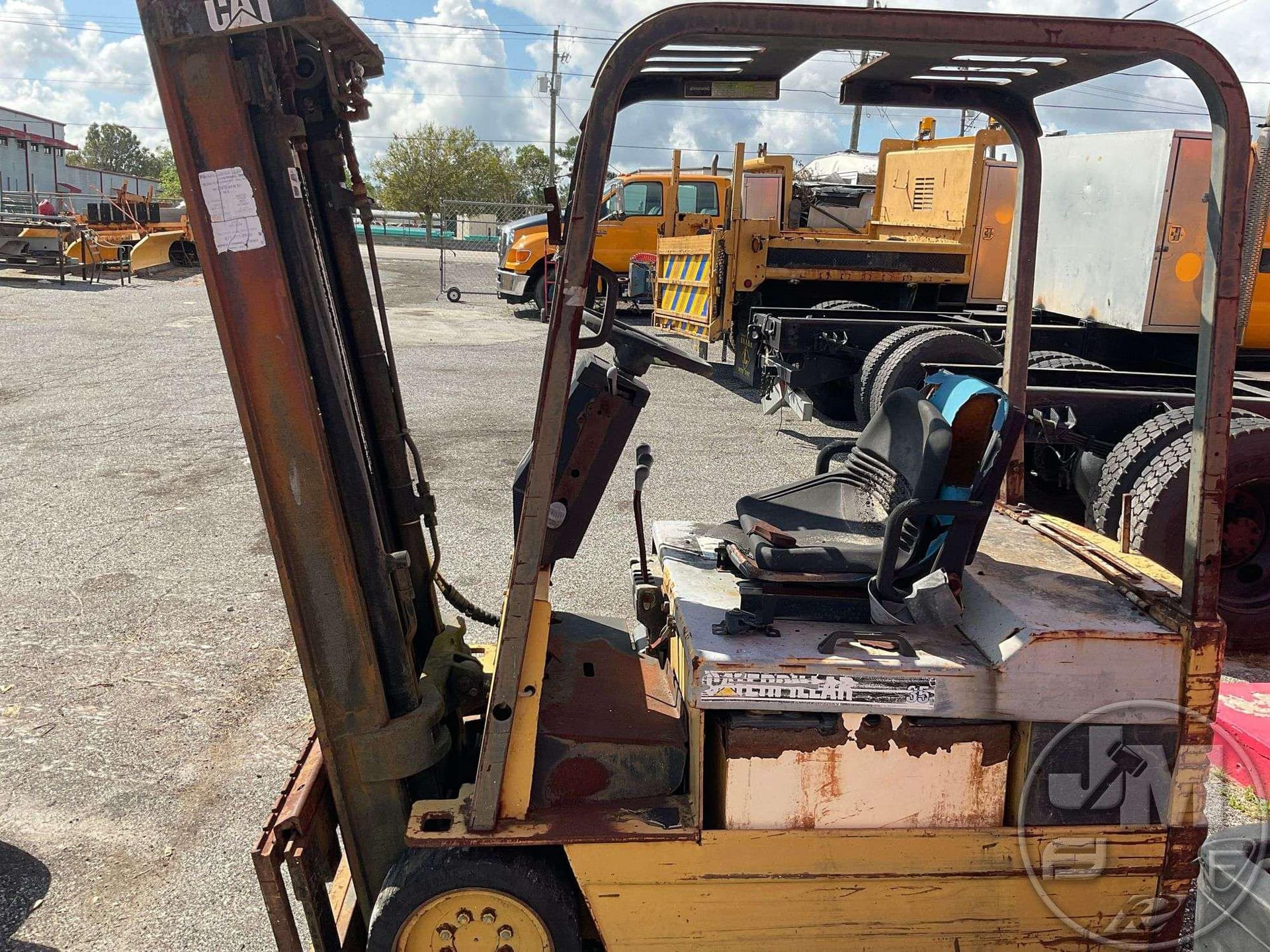 Tractor Zoom - Caterpillar 35