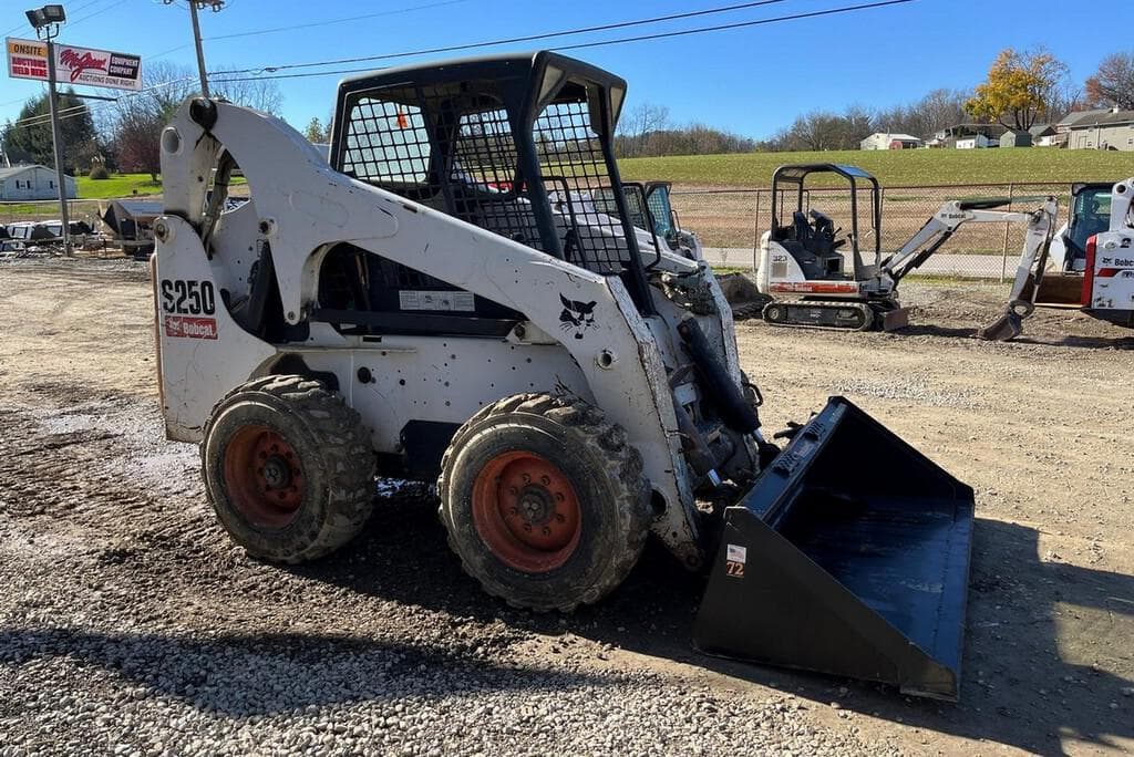 Tractor Zoom - 2008 Bobcat S250
