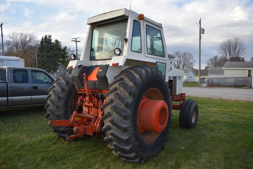 Tractor Zoom - 1977 J.I. Case 1570