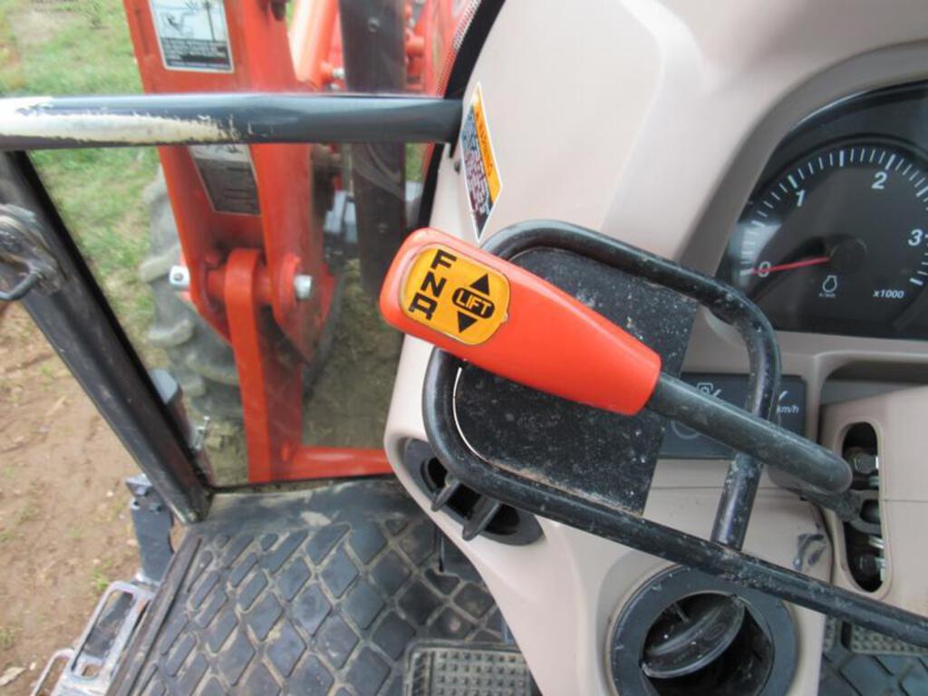 Tractor Zoom - Kubota M7060