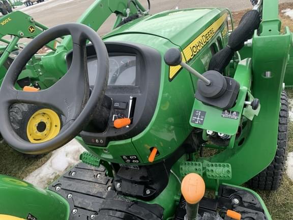 Tractor Zoom - 2021 John Deere 3025D