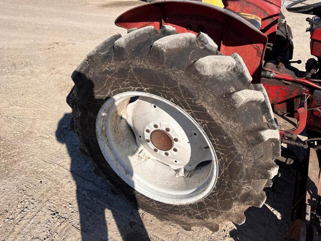 Tractor Zoom - 1965 International Harvester 424