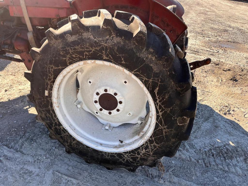 Tractor Zoom - 1965 International Harvester 424