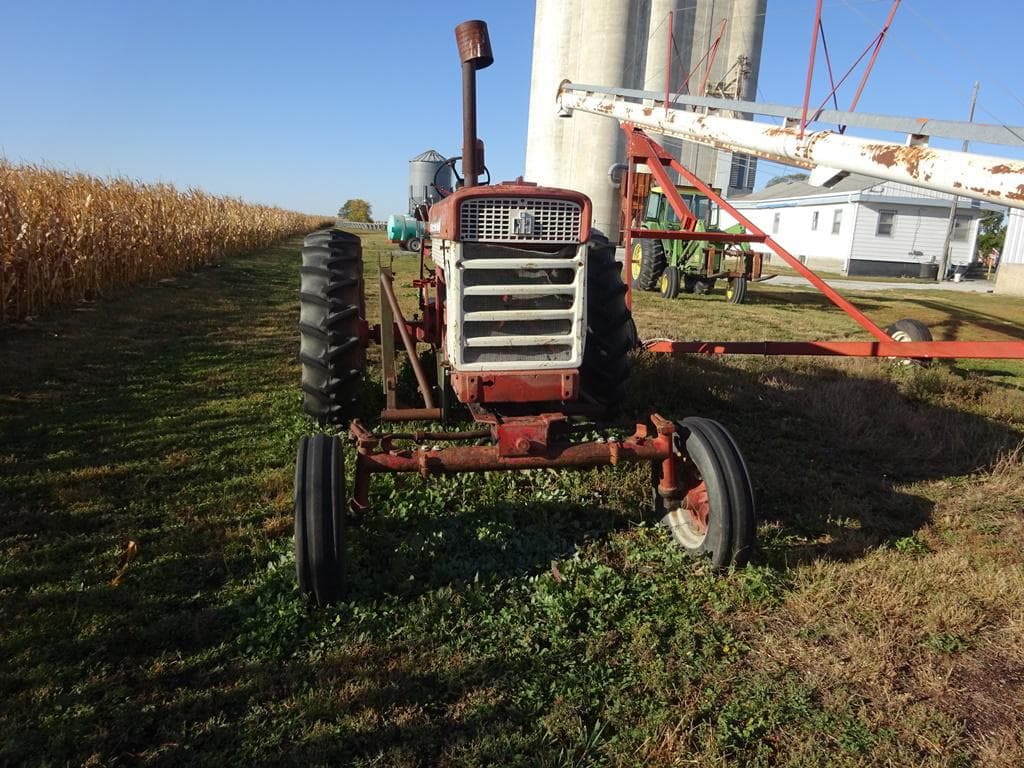 Tractor Zoom - International Harvester 460