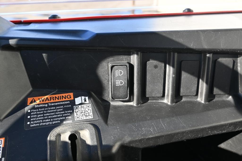 Tractor Zoom - 2021 Tracker SVX1000