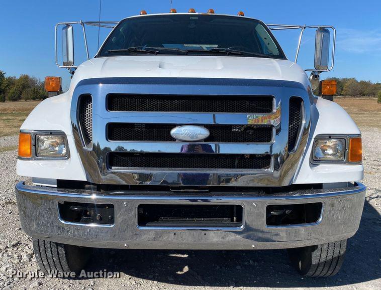 Tractor Zoom - 2009 Ford F-750