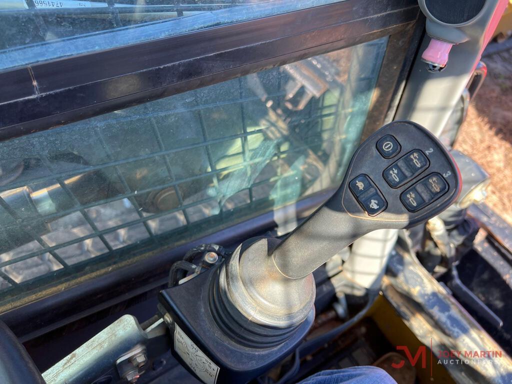 Tractor Zoom - 2021 New Holland C327