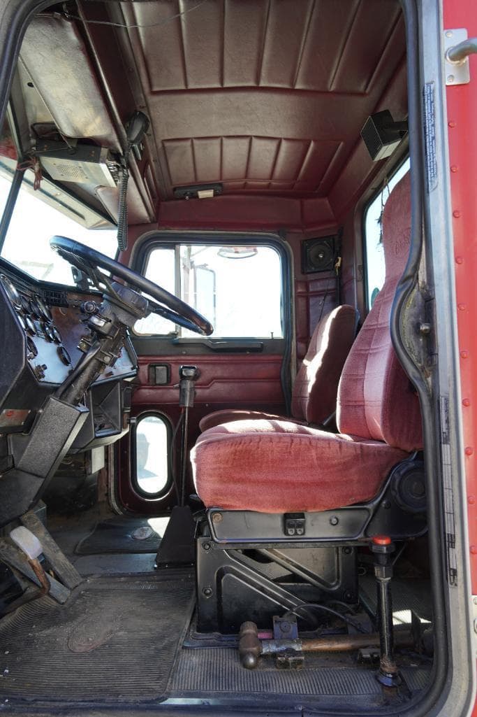 Tractor Zoom - 1989 Peterbilt 379