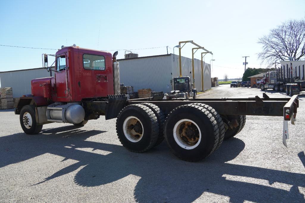 Tractor Zoom - 1981 Peterbilt 353