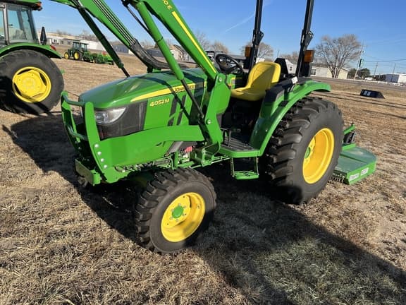 Tractor Zoom - 2022 John Deere 4052M