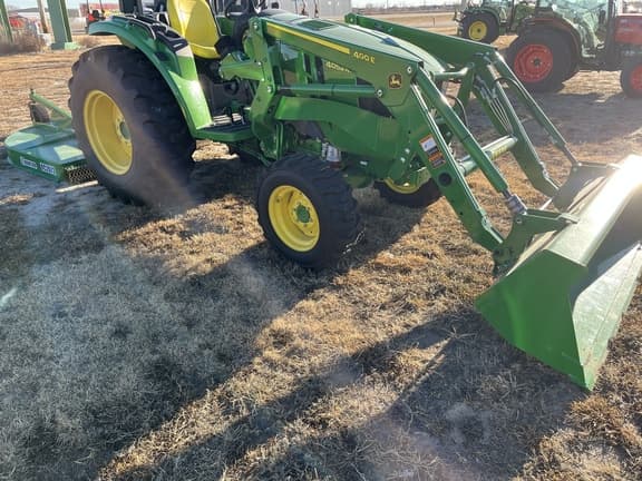 Tractor Zoom - 2022 John Deere 4052M