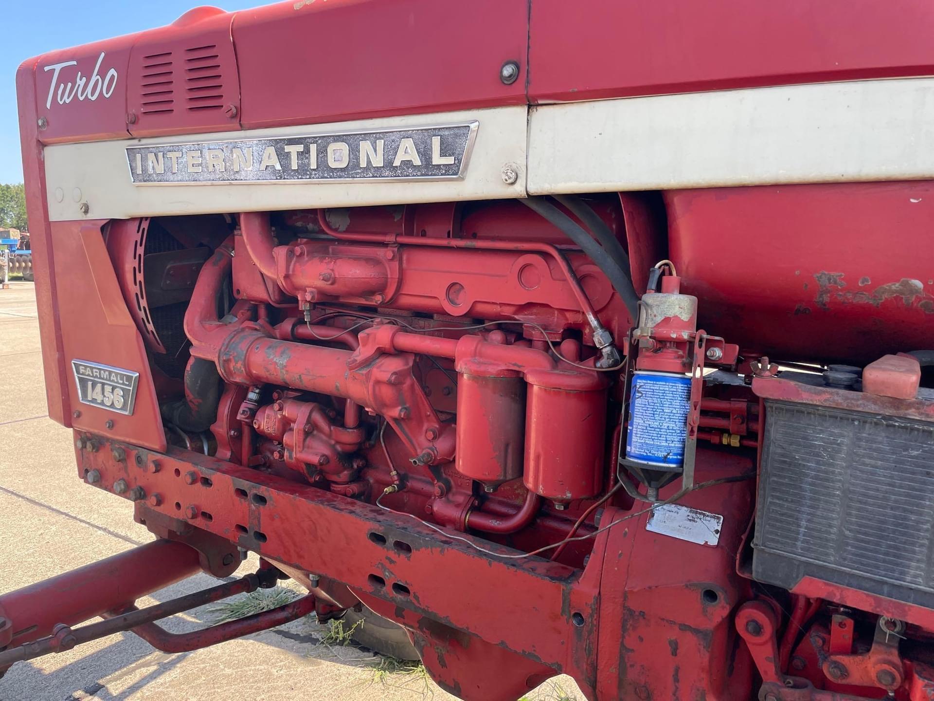 Tractor Zoom - 1969 International Harvester 1456