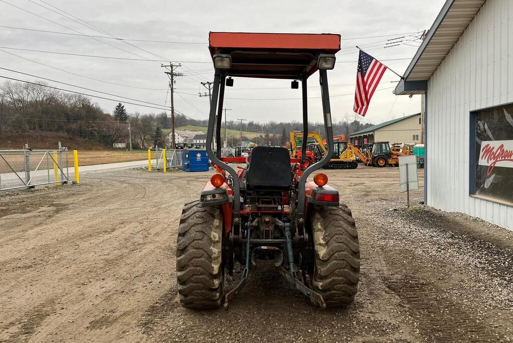 Tractor Zoom - Kubota L35