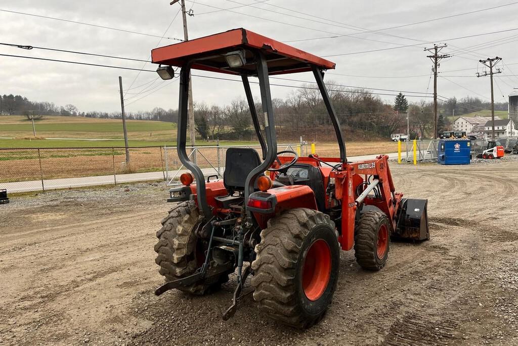 Tractor Zoom - Kubota L35