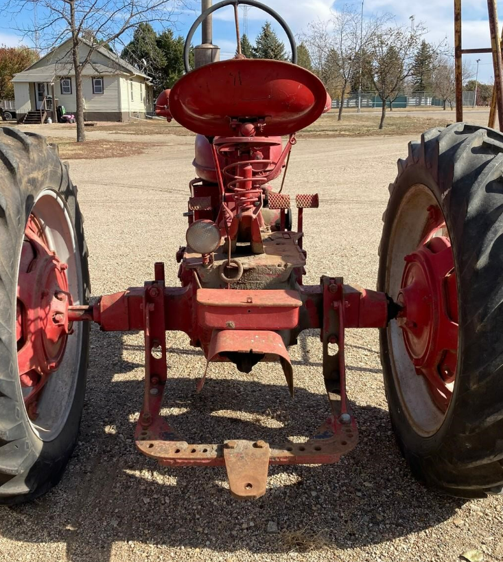 Tractor Zoom - 1948 Farmall H