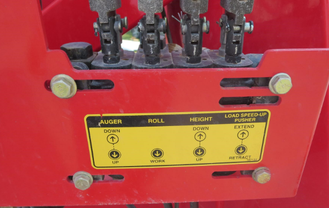 Tractor Zoom - Akron EXG300