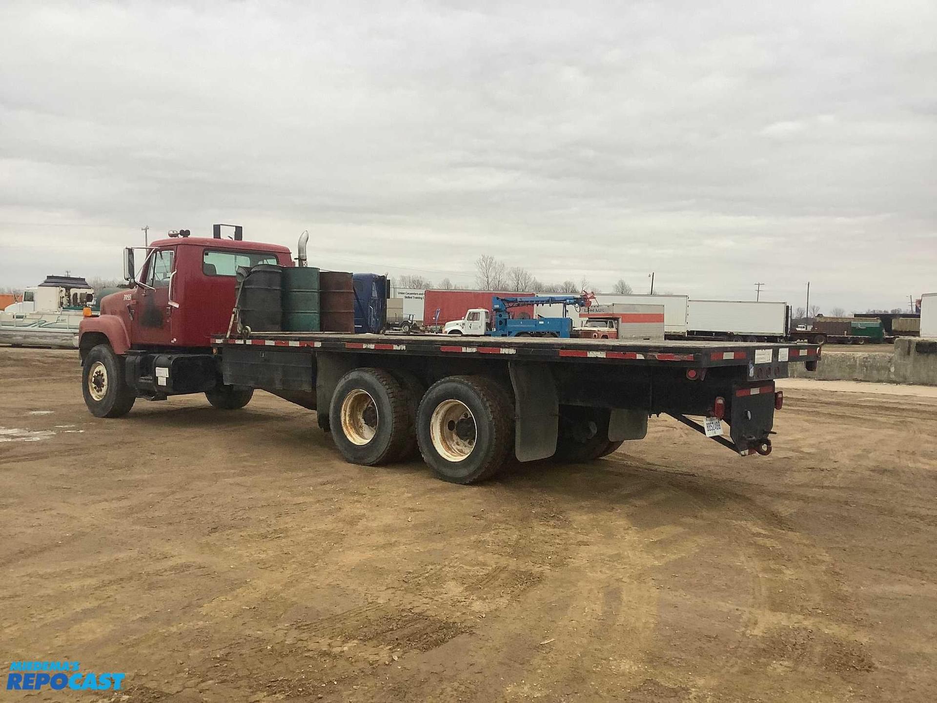 Tractor Zoom - 1997 International 2574