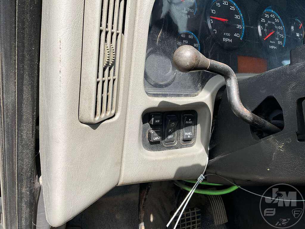 Tractor Zoom - 2009 International RF027