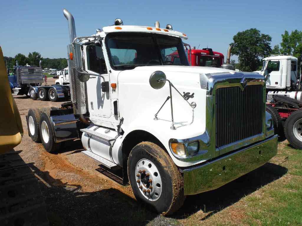 Tractor Zoom - 2005 International 9900I