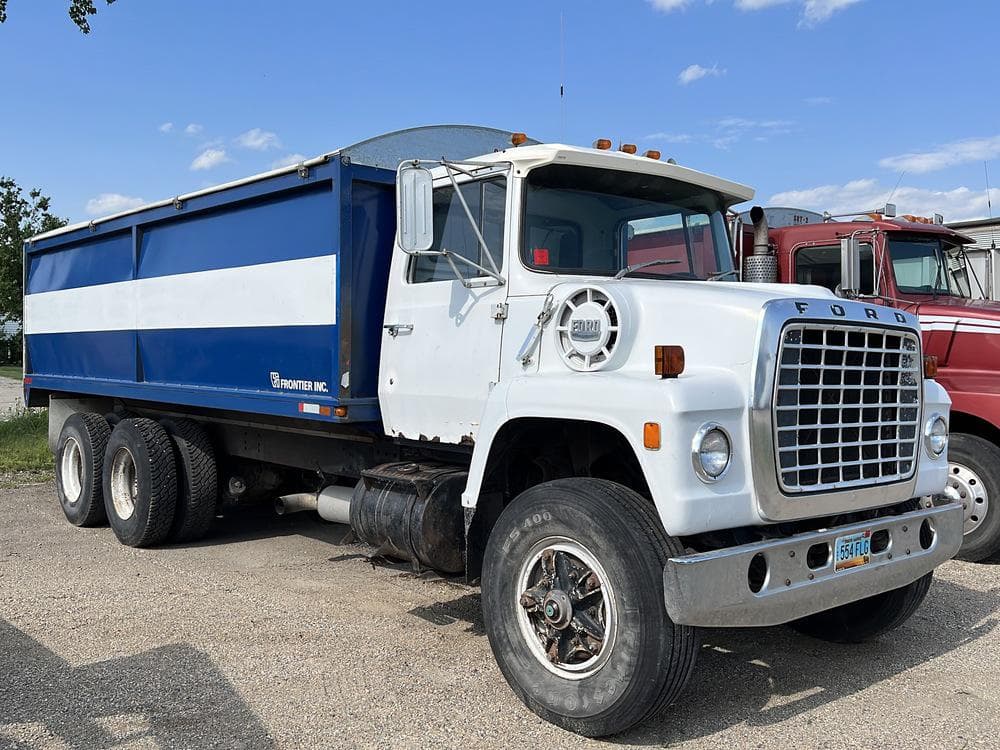 Tractor Zoom - 1978 Ford 8000