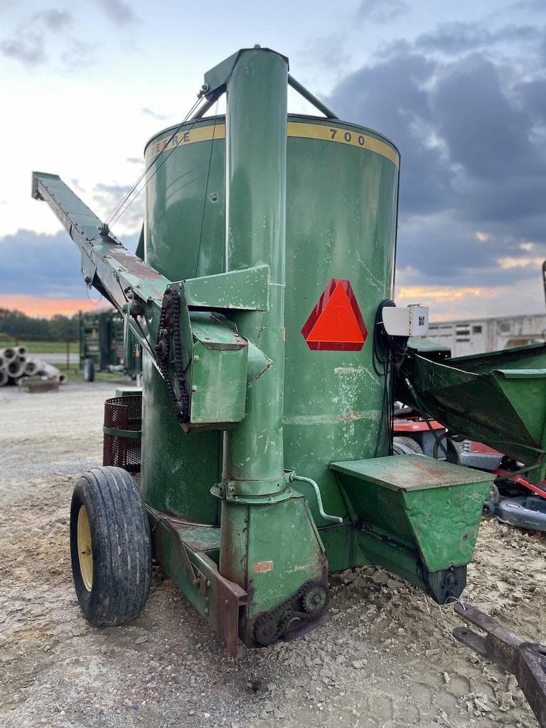 Tractor Zoom - John Deere 700