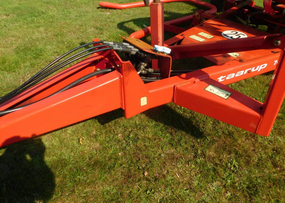 Tractor Zoom - Kverneland Taarup 7420